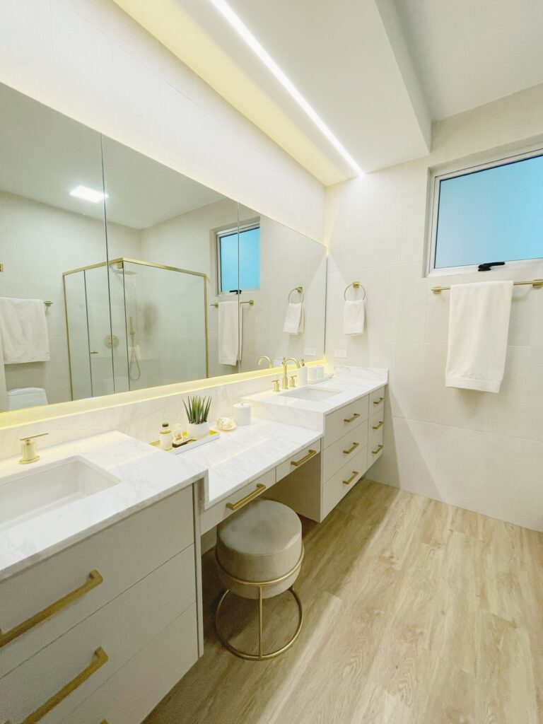 Master Bathroom - Titanium | Panorama Interiores